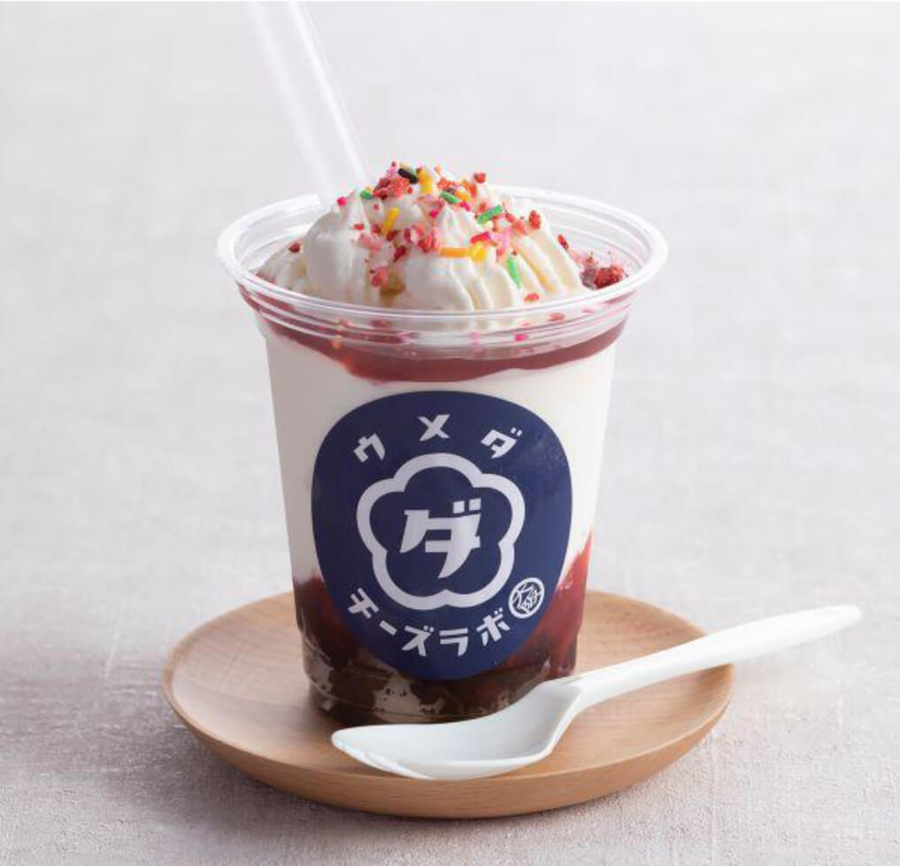 ウメダチーズラボ5周年で期間限定「飲めるチーズケーキパフェ」登場｜シティリビングWeb