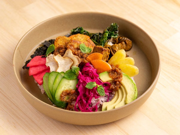 【蔵前】隈研吾氏がデザインした隅田川べりカフェとゆったり選べるヴィンテージショップ｜シティリビングWeb