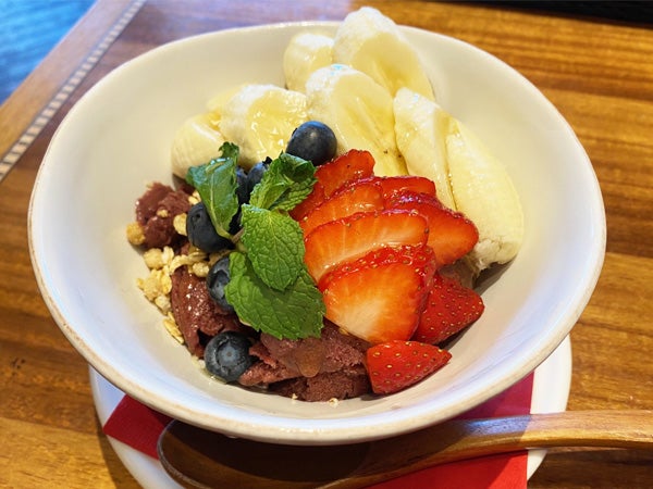 【アサイーボウル】横浜のおすすめ3店で食べ比べ！味わいは各店ごとに特徴あり、ひんやり満腹感は共通｜シティリビングWeb